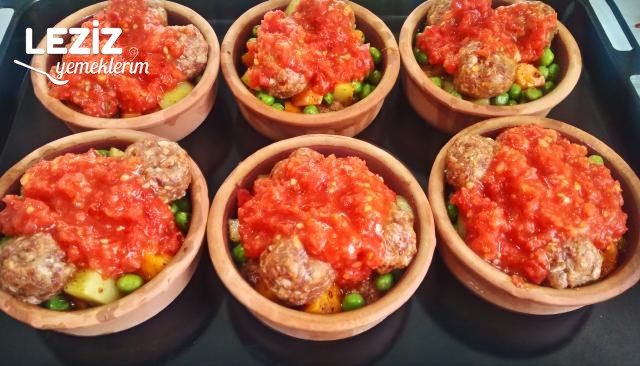 Güveçte Garnitürlü Köfte - Leziz Yemeklerim